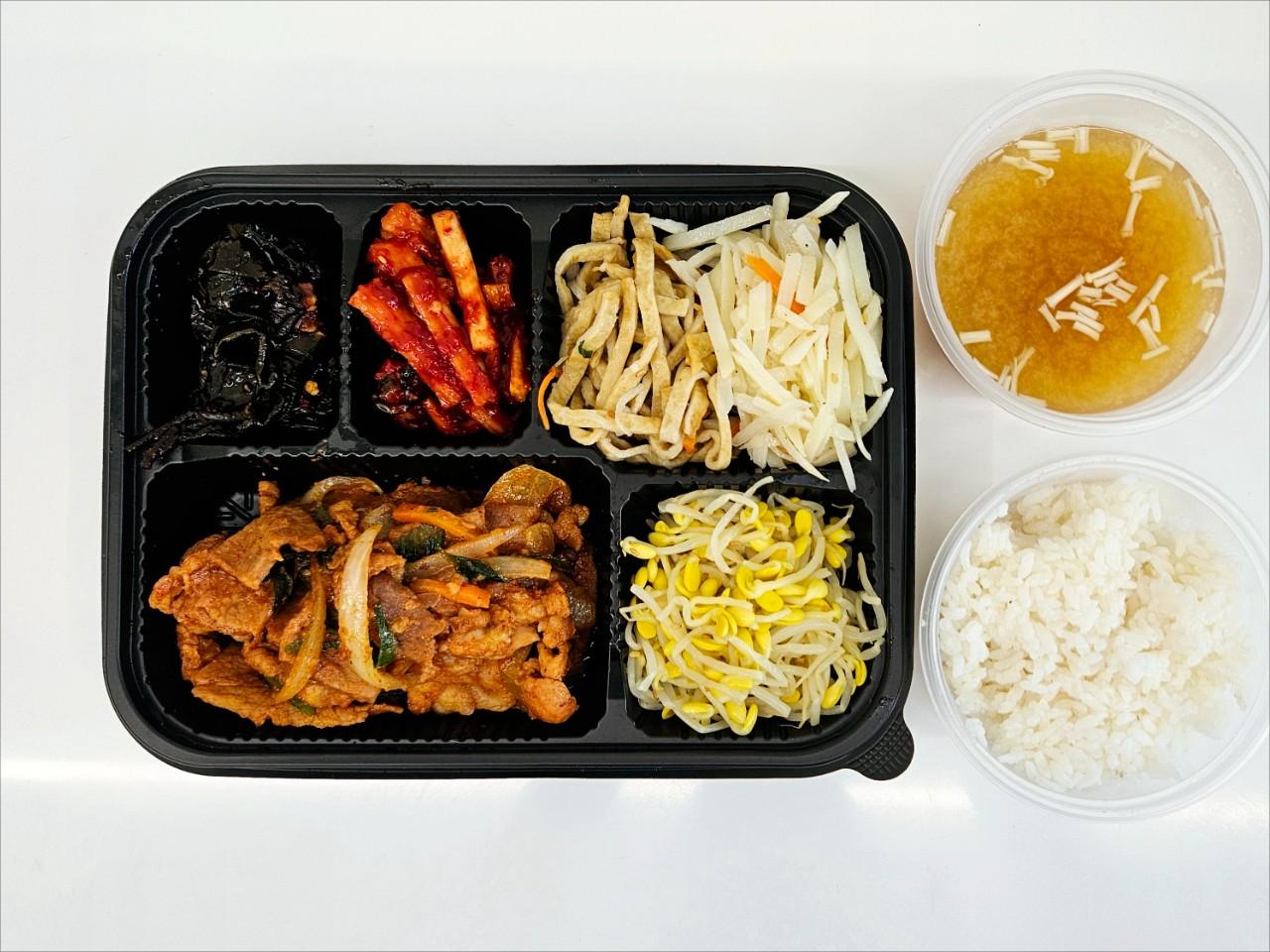제육볶음 도시락밥x추가필요제육볶음200g깻잎장아찌무말랭이알마늘장아찌어묵볶음감자채볶음1인분1팩 배민 장보기∙쇼핑