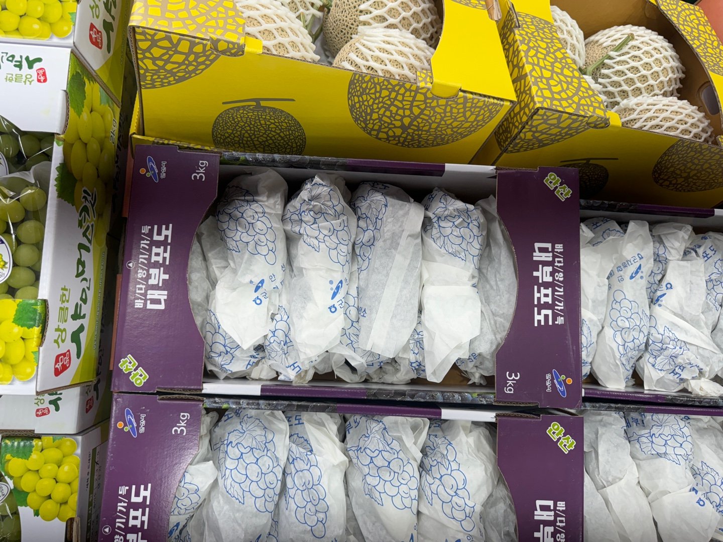 대부 포도 3kg 1box등록반려상품이 포장지에 싸인 이미지로 등록불가 상품확인이 가능한 이미지로 수정필요 상품정보